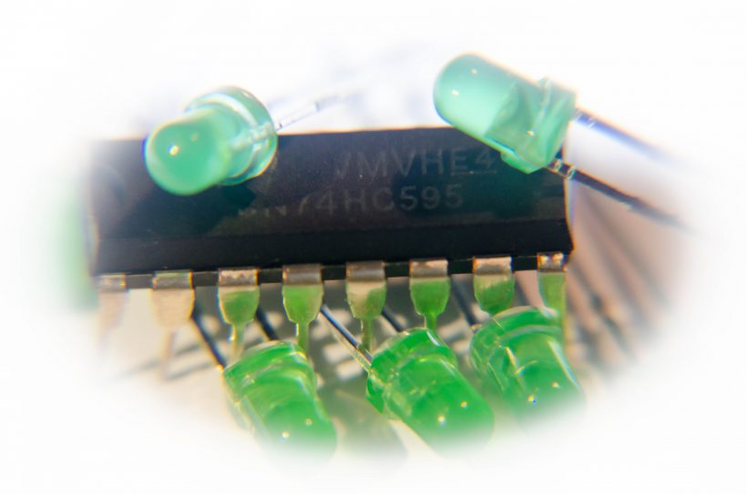 Tutorial 74HC595 - 8 led con uno Shift Register - Arduino con Zerbinati